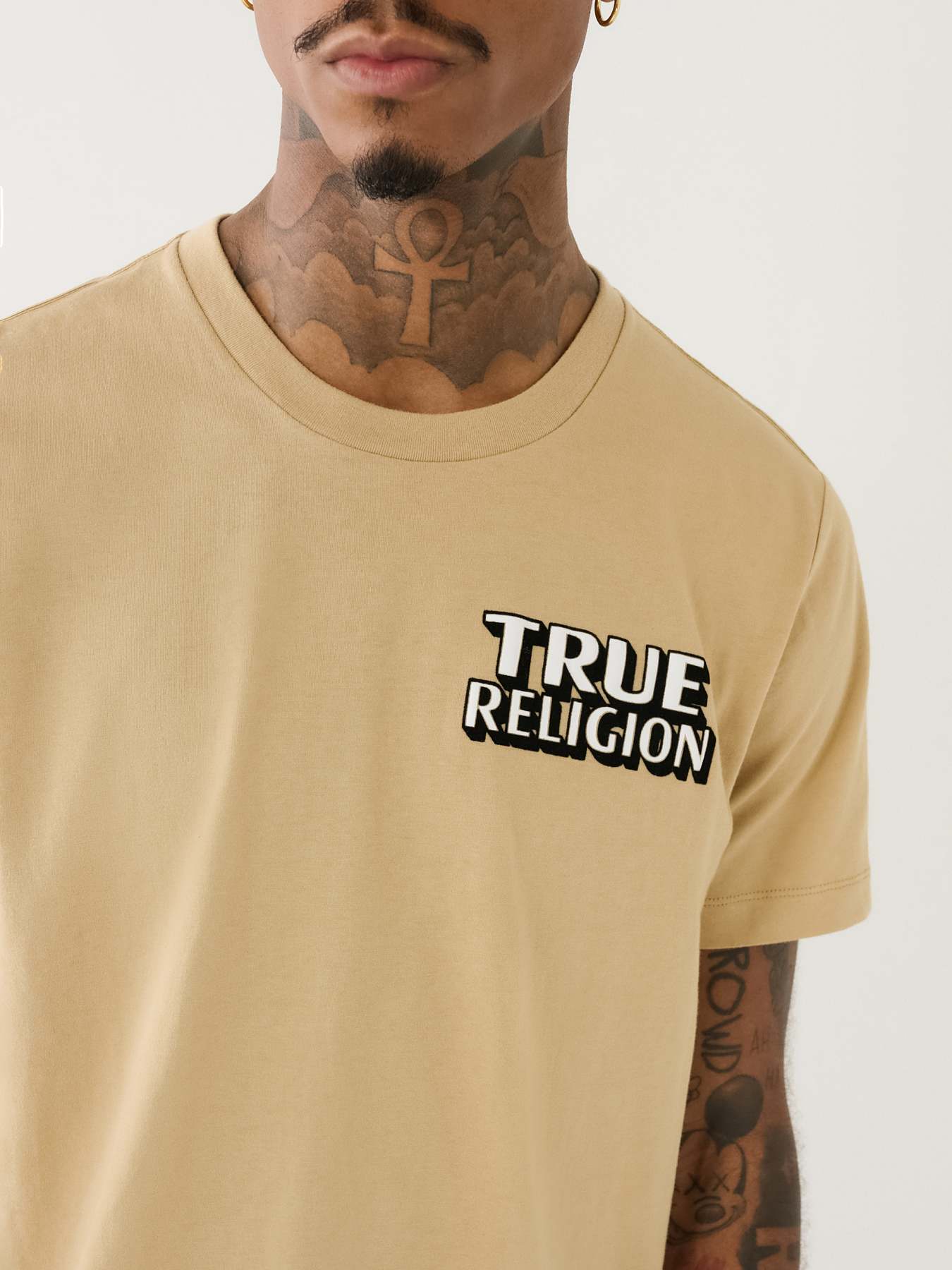 FLOCKED TRUE RELIGION PUFF PRINT TEE - Scuffed Beige | True Religion