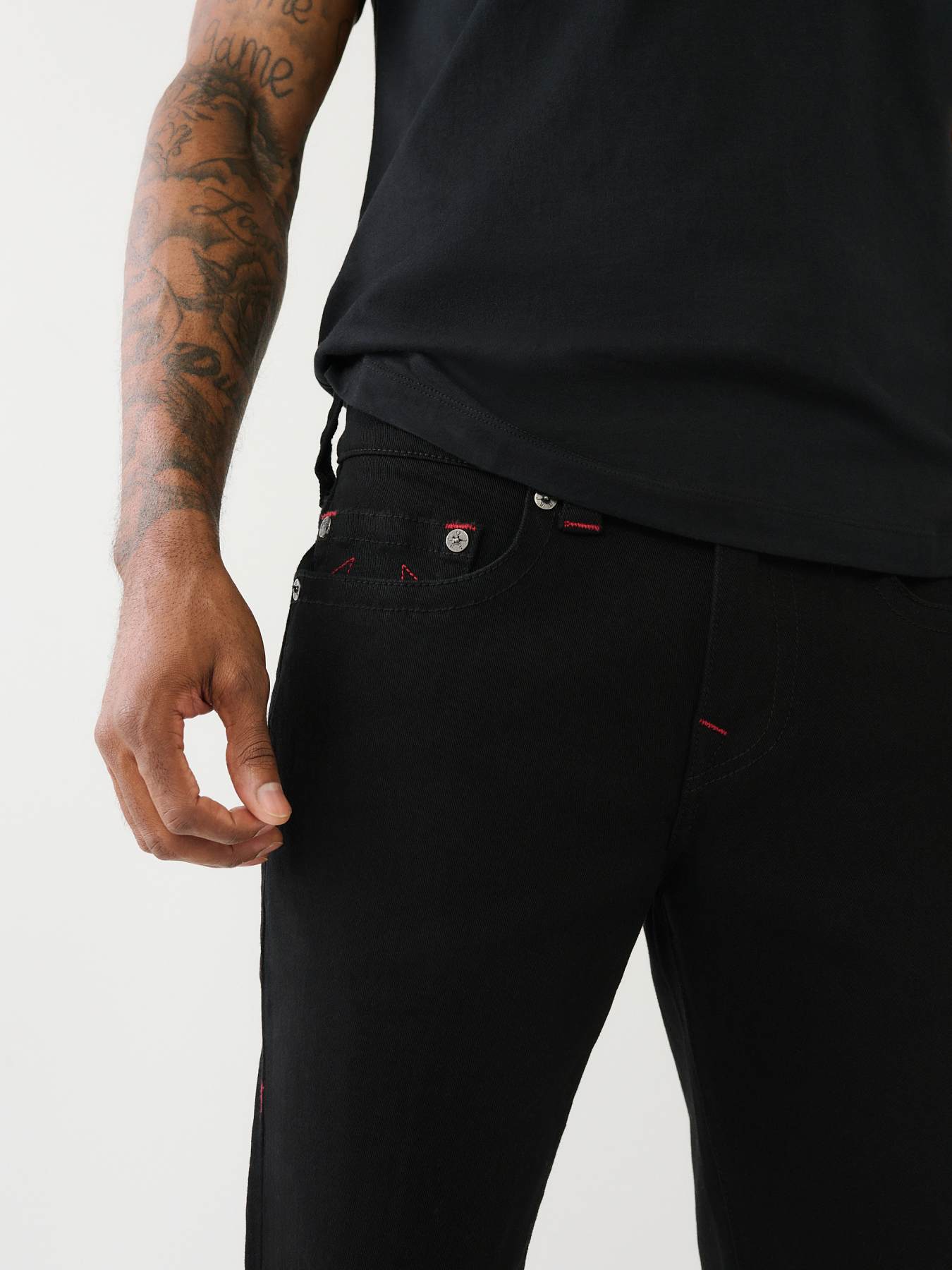 RICKY SINGLE NEEDLE FRAYED SHORT - 2SB Body Rinse Black | True Religion