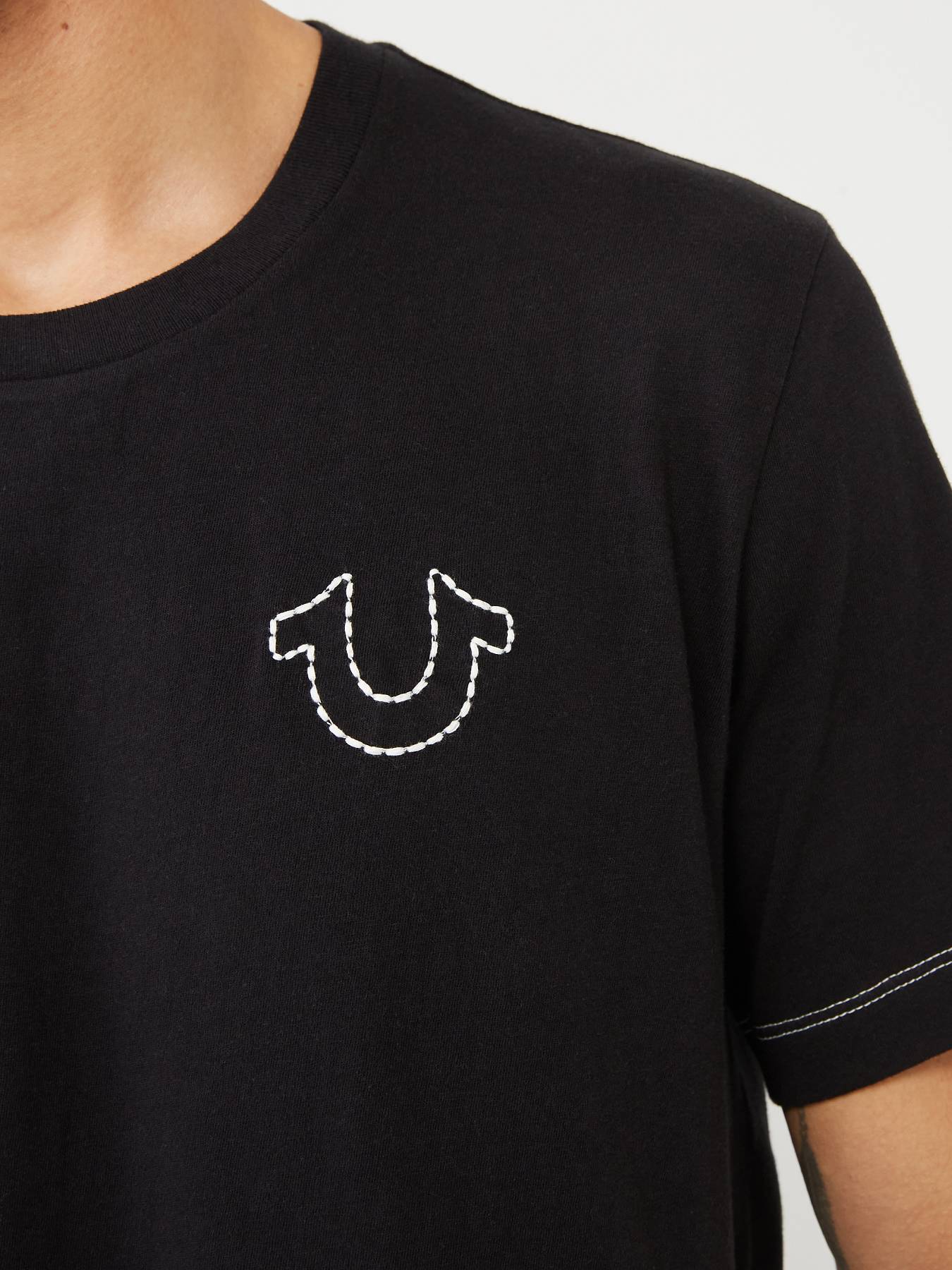 BIG T HORSESHOE TEE - Black | True Religion