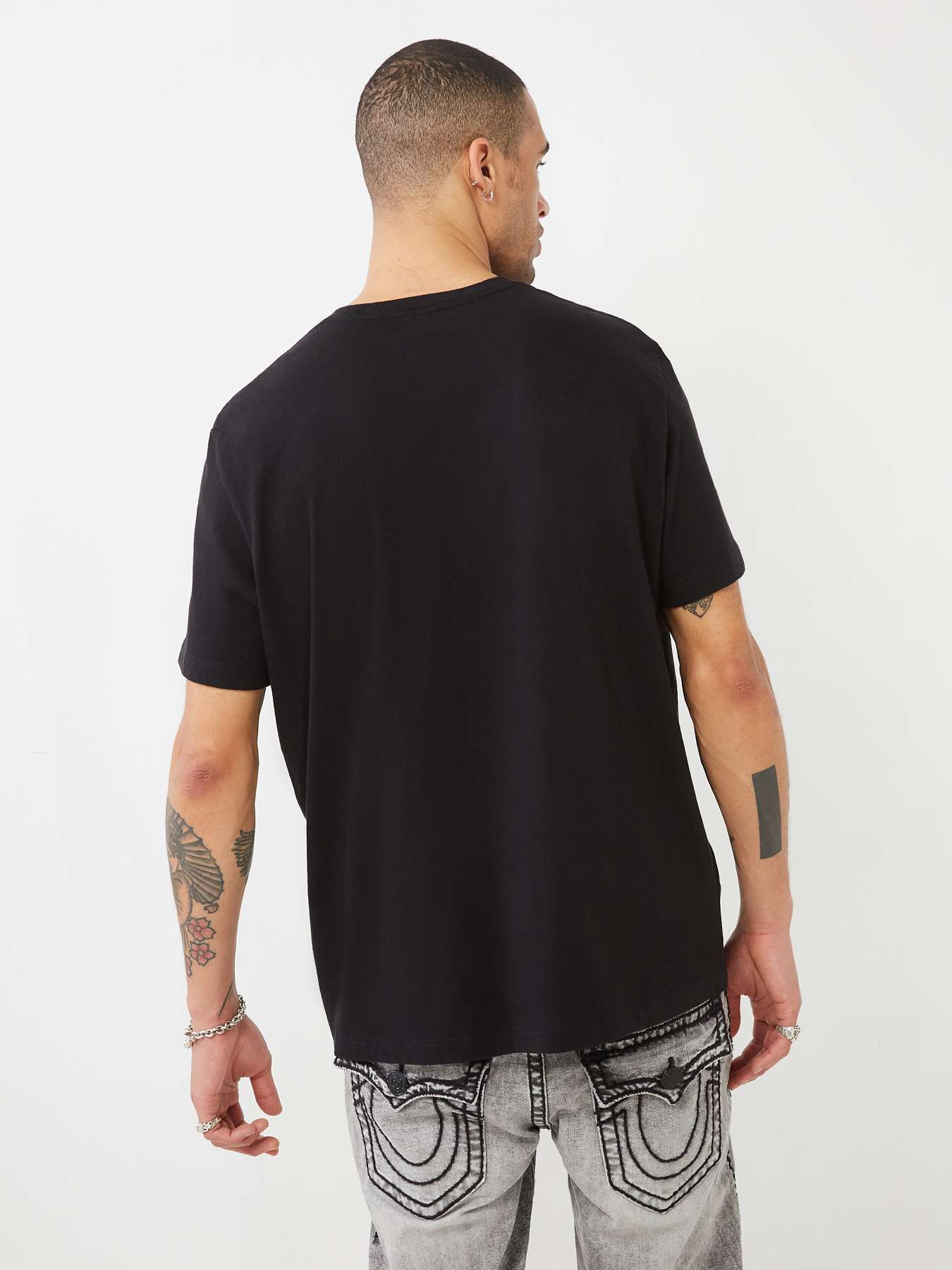 EMBROIDERED TRUE RELIGION LOGO TEE - Black | True Religion