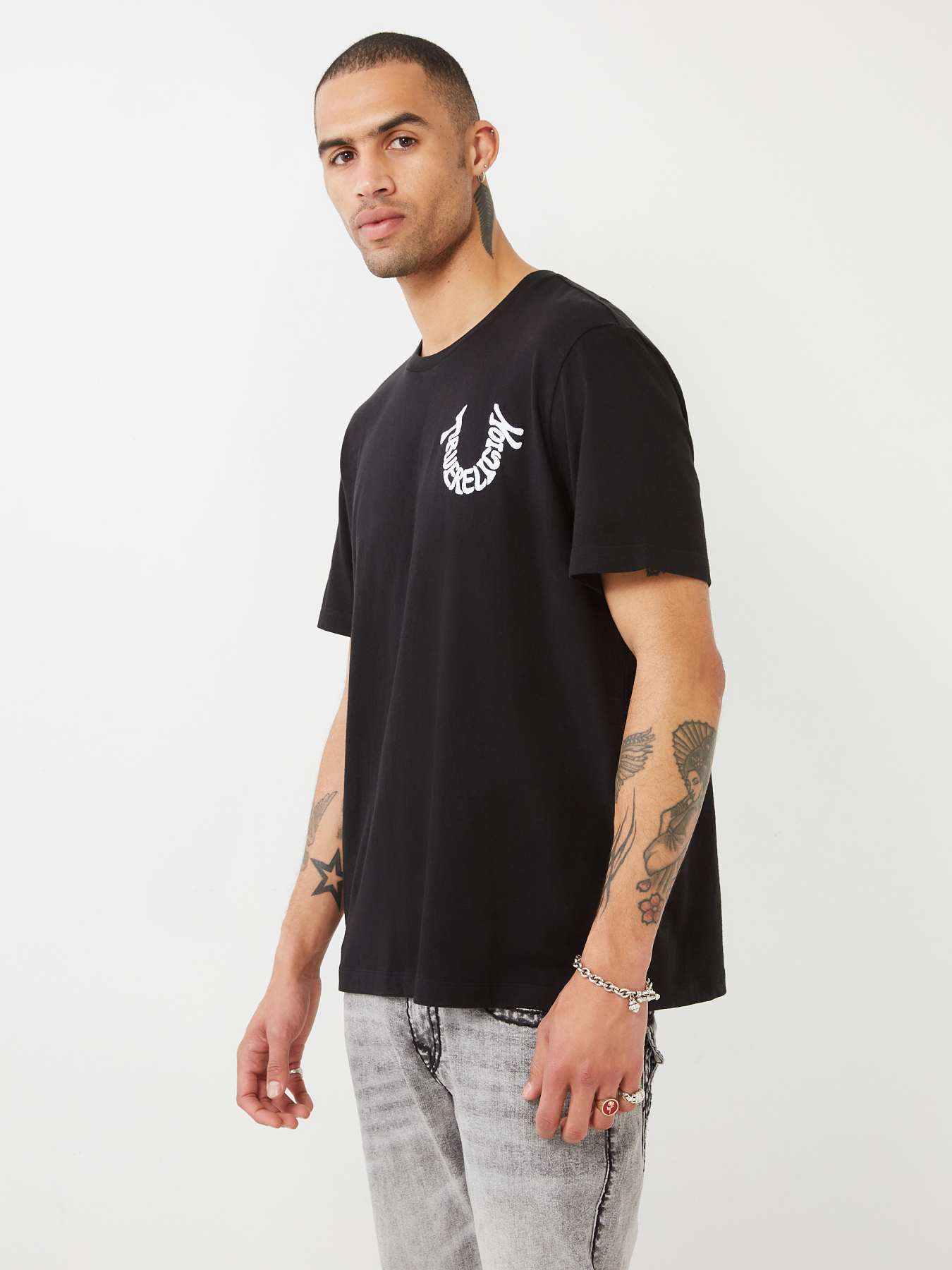 EMBROIDERED TRUE RELIGION LOGO TEE - Black | True Religion
