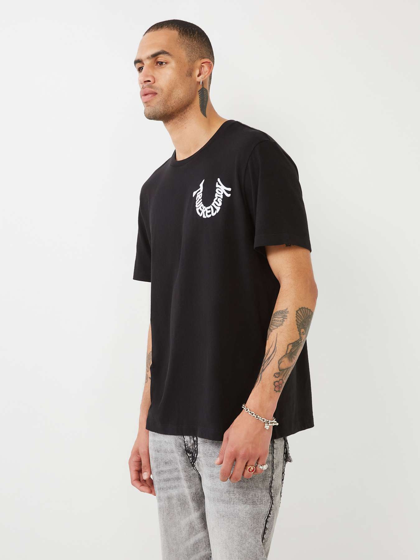 EMBROIDERED TRUE RELIGION LOGO TEE - Black | True Religion