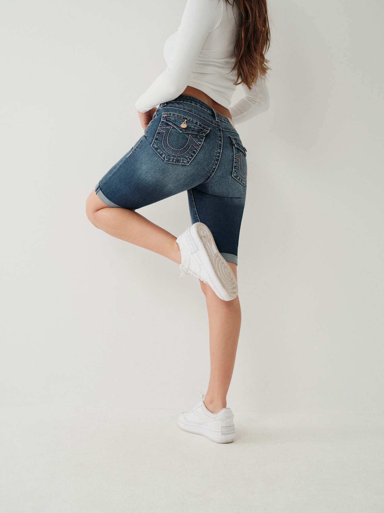 RILEY BIG T STITCH KNEE SHORT