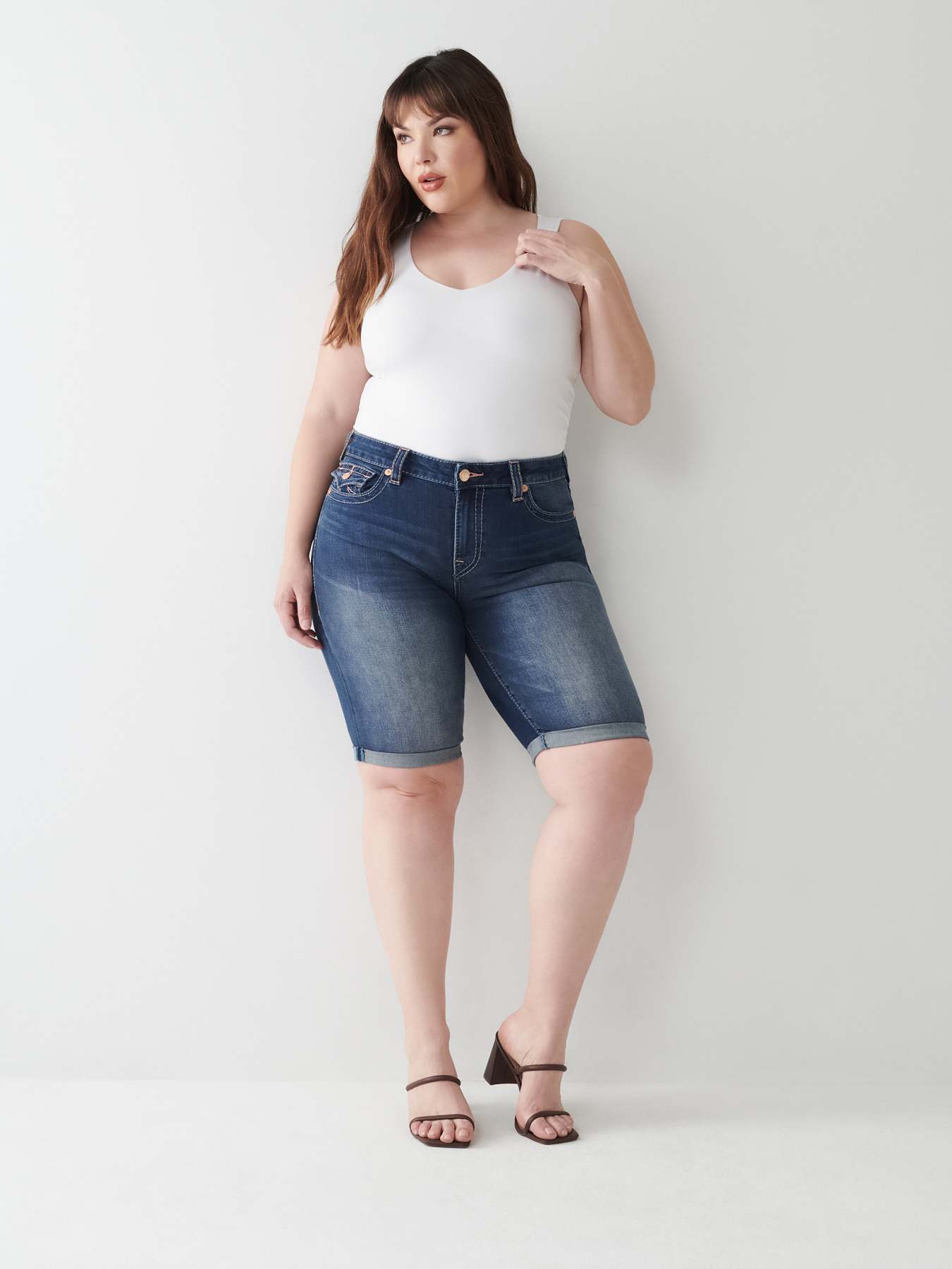 RILEY BIG T STITCH KNEE SHORT