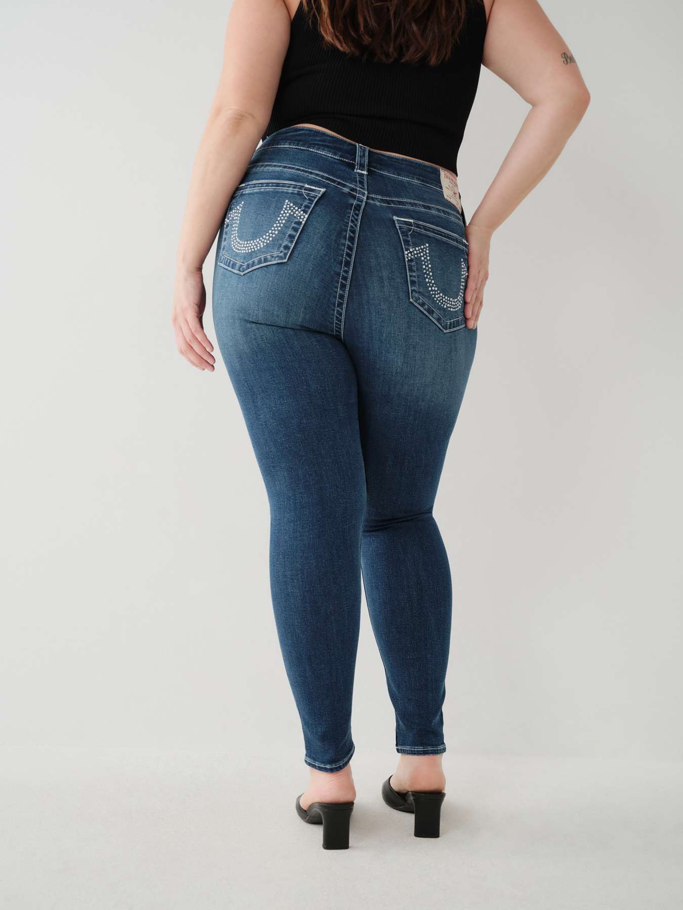 JENNIE MID RISE CURVY SKINNY JEAN