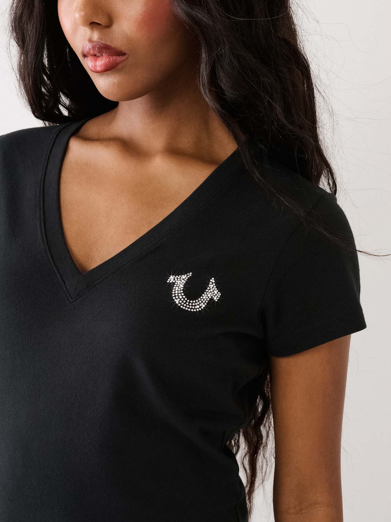 STUDDED LOGO V TEE