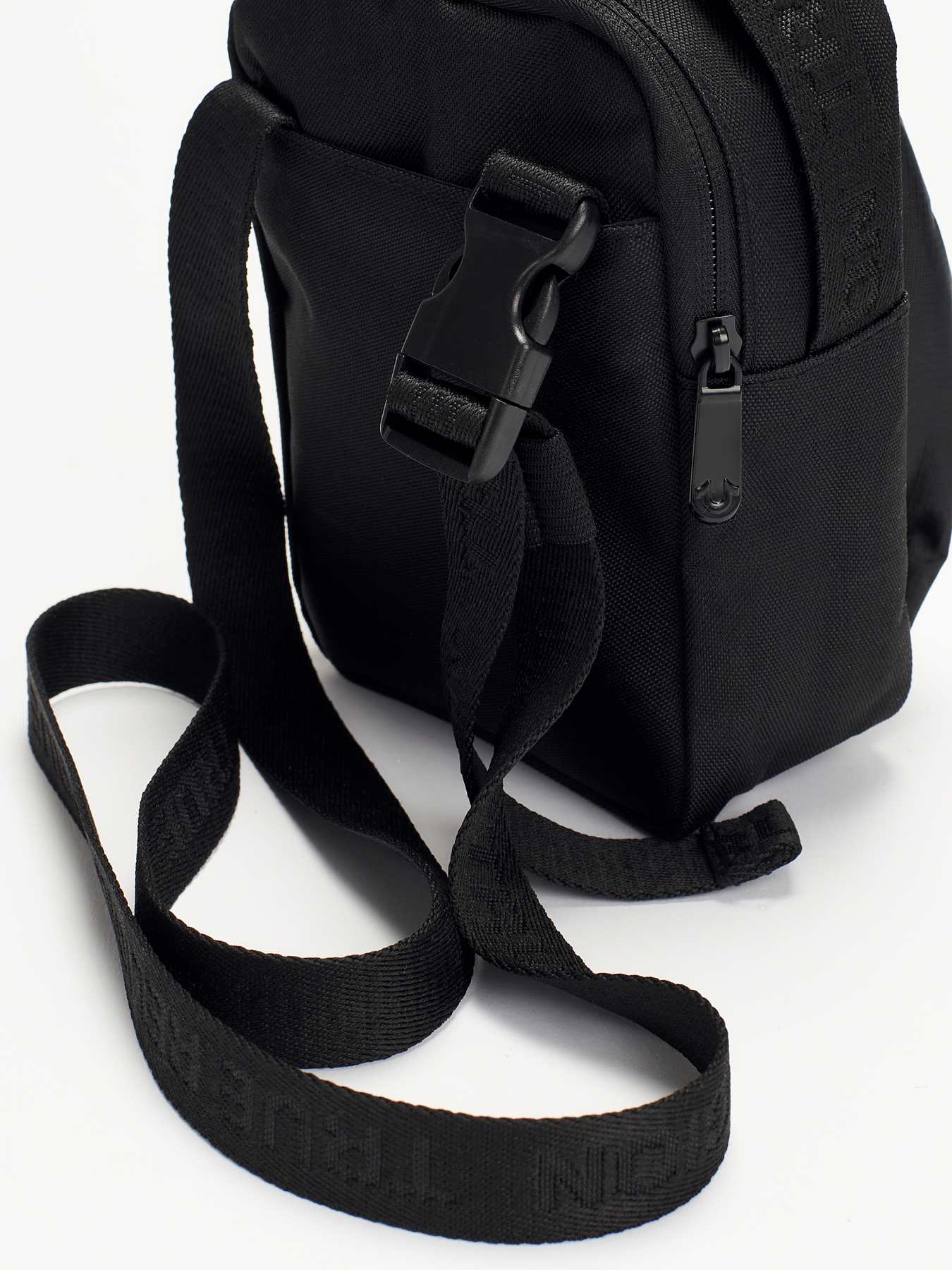 LOGO BUCKET BAG - Black | True Religion